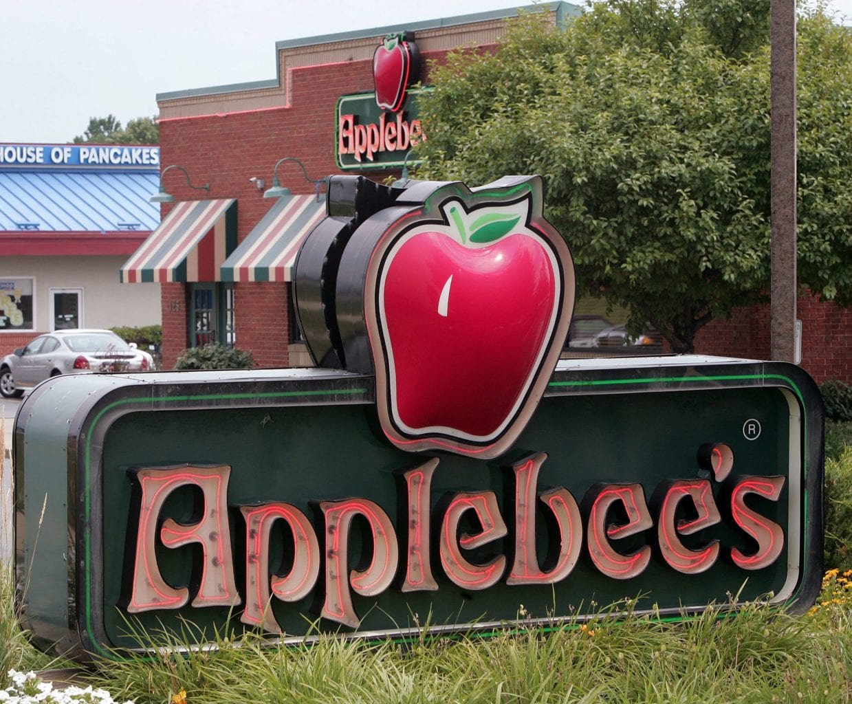 applebees-sign - TSDMemphis.com