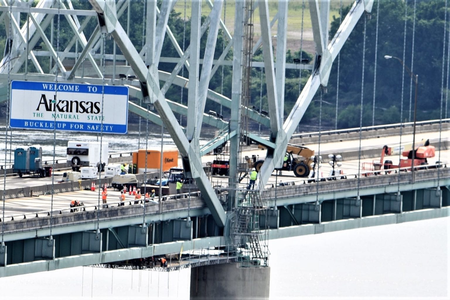 Kayaker’s photos show crack in closed I-40 bridge in 2016 - TSDMemphis.com