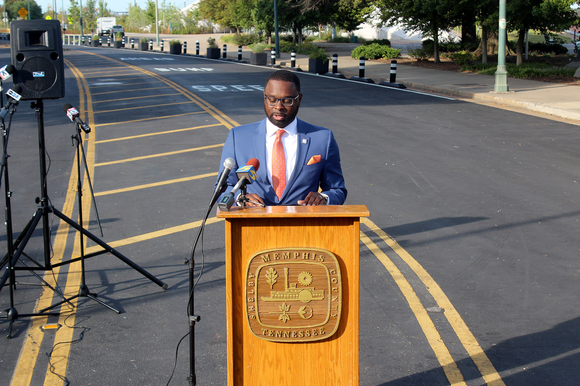 Riverside Drive reopens with new two-lane design, enhanced parking near ...